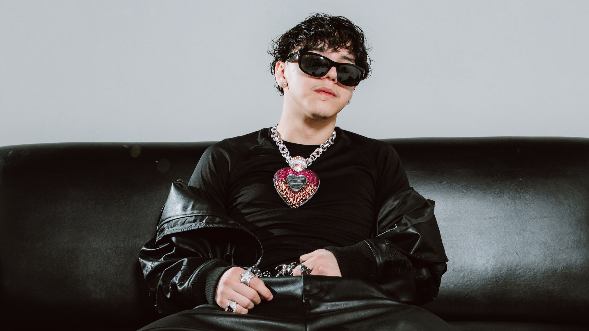 Xavi lanza 'Dosis' y Christian Nodal estrena 'Bandera blanca'