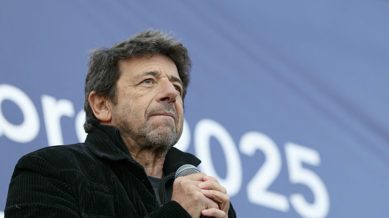 Stad Luik schort ereburgerschap van zanger Patrick Bruel tijdelijk op ...