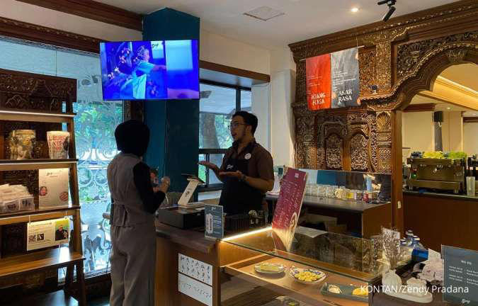 Menyeruput fulus dari kedai kopi sunyi