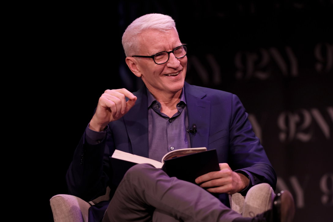 Anderson Cooper calls out Tr*mp & MAGA-coded CBS boss with a lesson ...