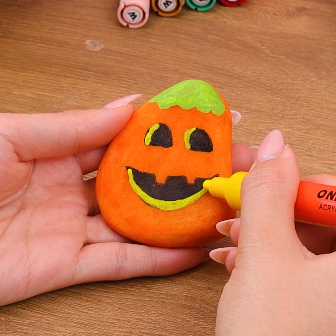 A mini pumpkin stealing the show 🎃