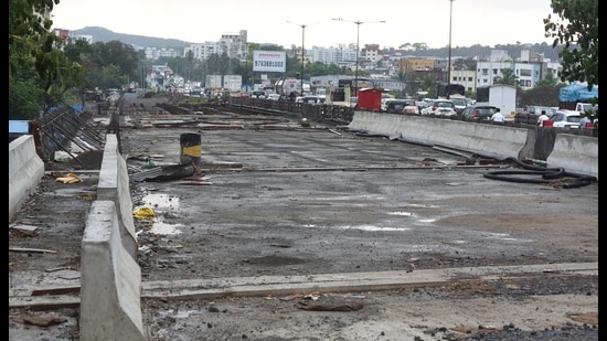 Mutha River bridge’s second side to open in June, traffic woes to ease