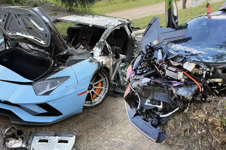 Un impresionante accidente destruye dos raros Lamborghini en la misma ...