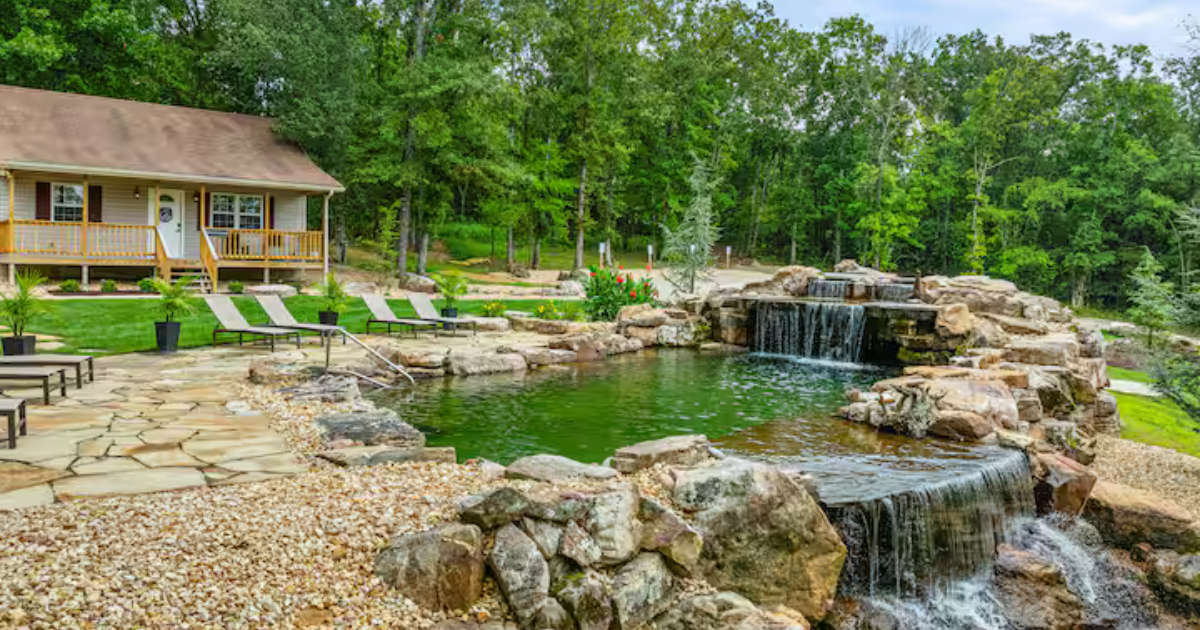 3 dreamy Missouri Airbnbs with pools and swimming ponds