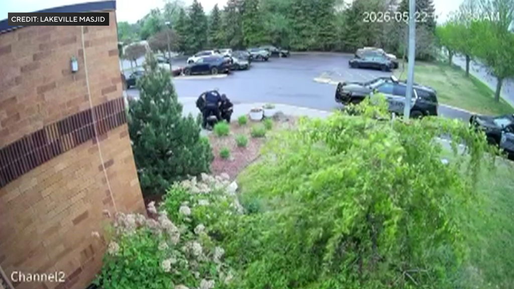 Male with knives in pockets arrested outside Lakeville mosque after ...