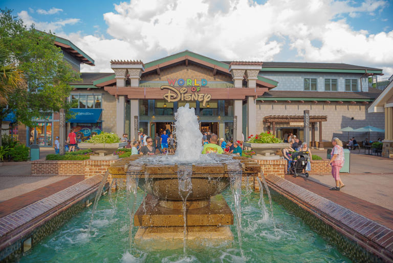 Disney Springs enforces dress code ban and then apologizes after ...