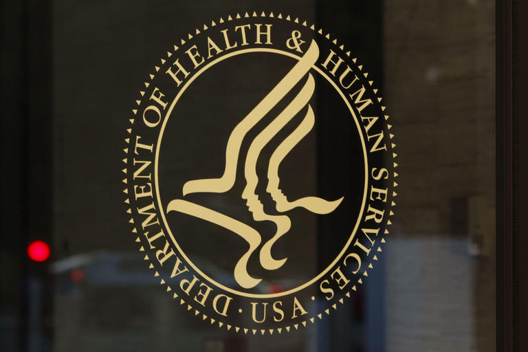 US to keep out green-card holders with Ebola-area travel
