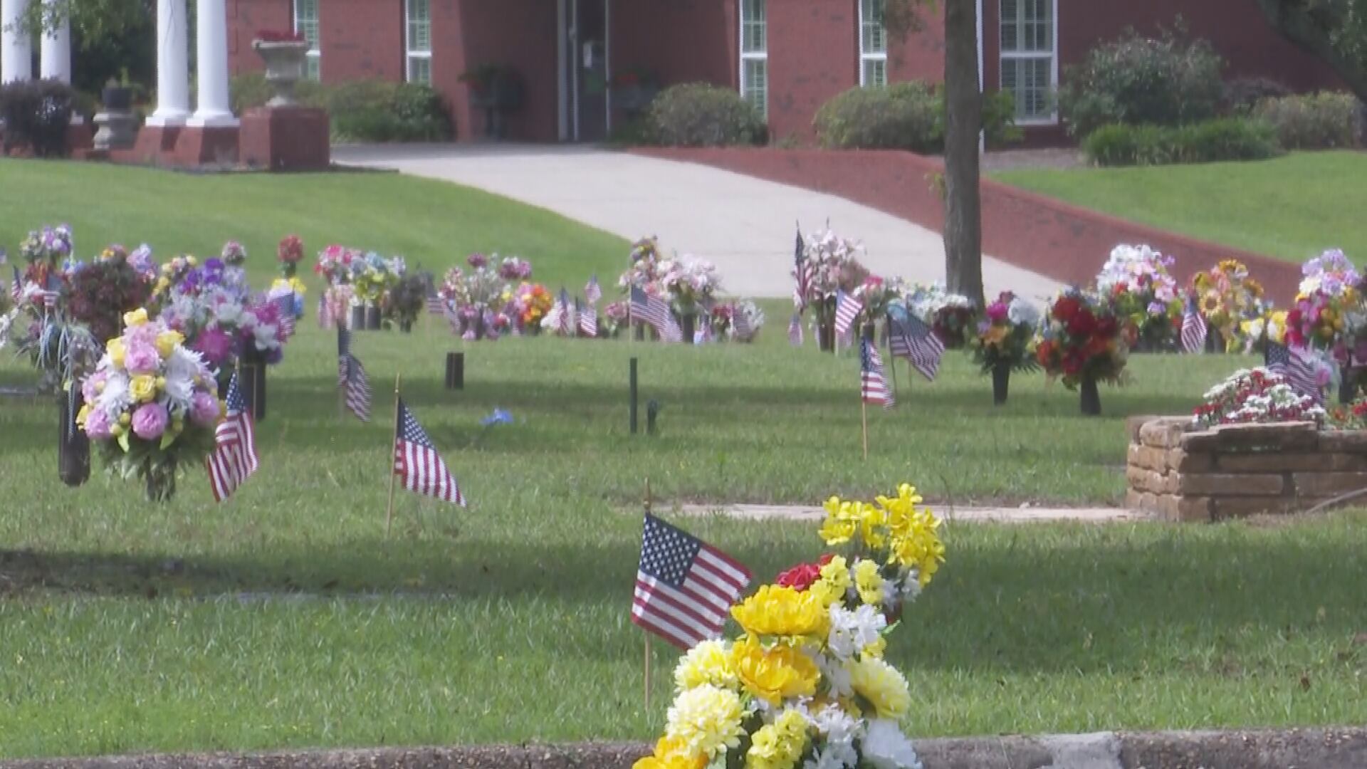 Volunteers place flags, flowers at veterans’ graves ahead of Memorial Day