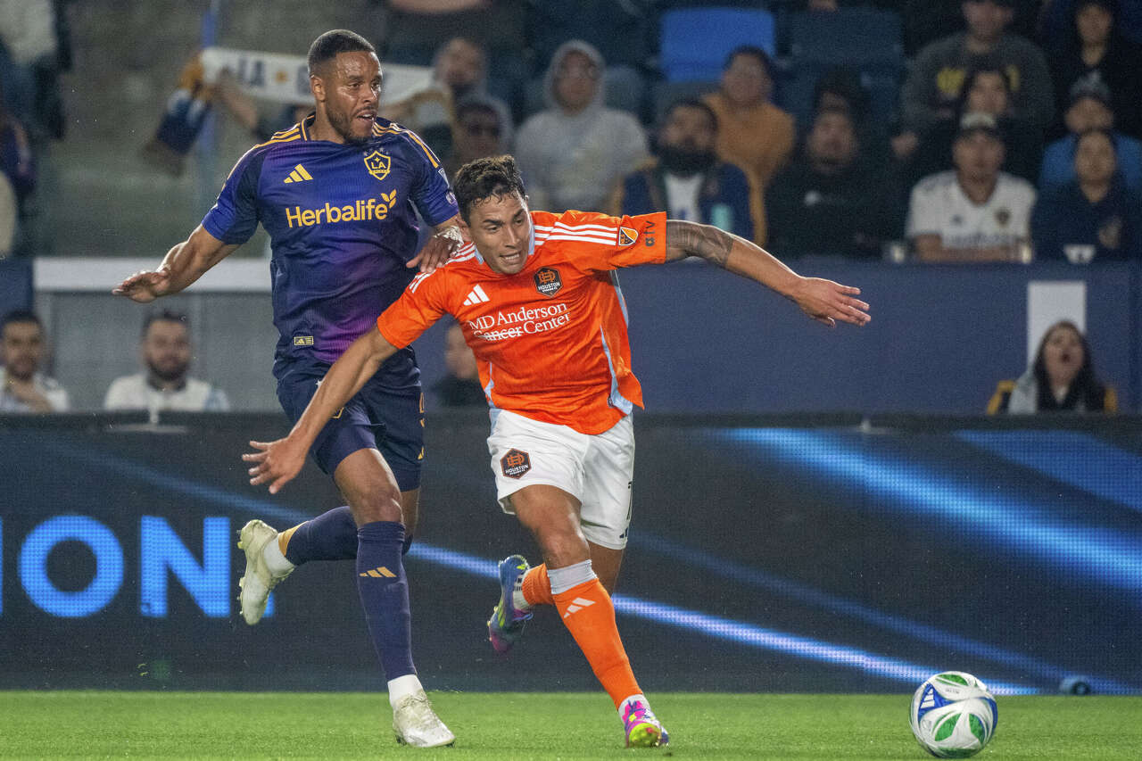Apple to broadcast Houston Dynamo match entirely on iPhones in industry ...