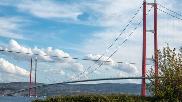 World's longest suspension bridge cost £2.1bn to build - connects 2 ...