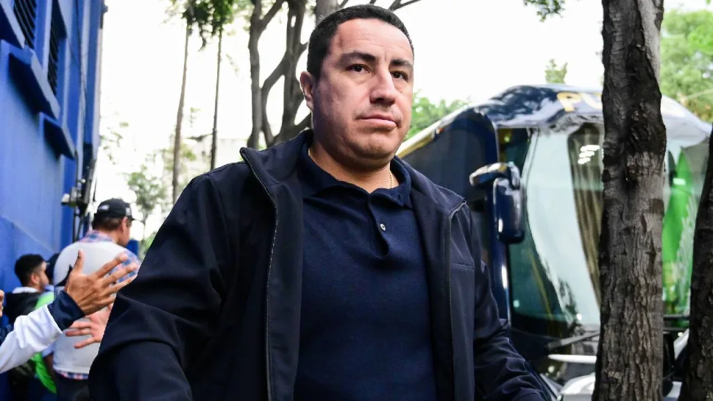Cruz Azul vuelve a quejarse, se va contra Efraín Juárez y este podría ...