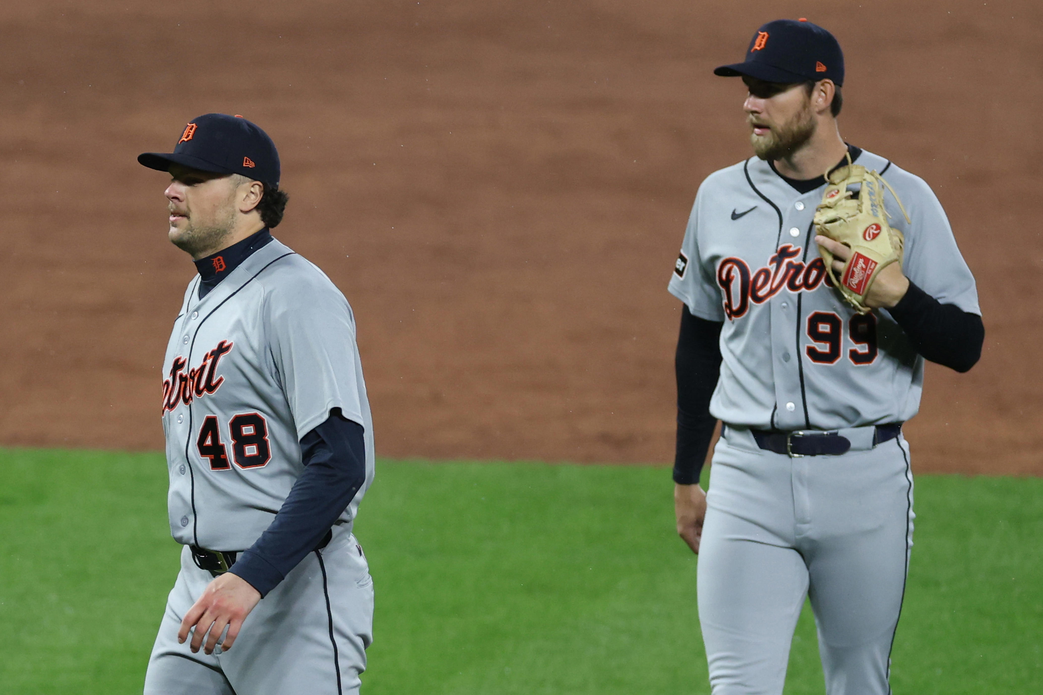 Brant Hurter exits Tigers game with back injury after pitching in rain