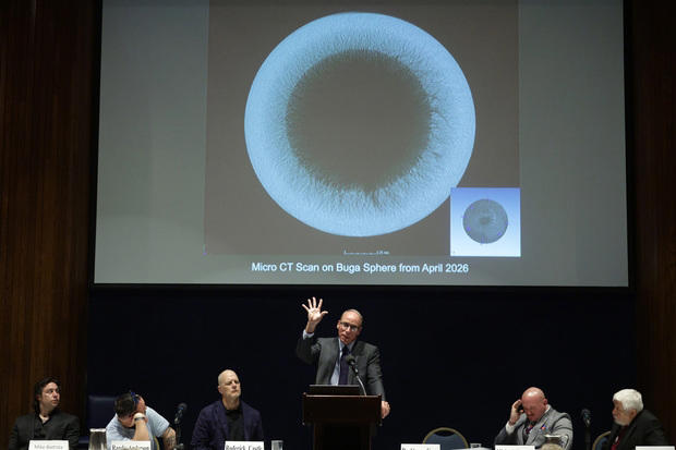 Pentagon's second batch of declassified UFO videos show one object ...