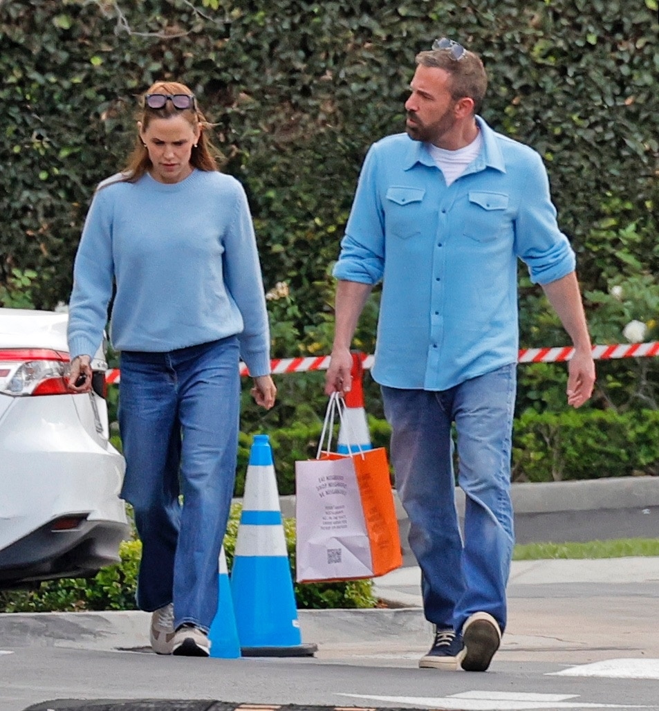 Exes Ben Affleck and Jennifer Garner match in blue in LA outing