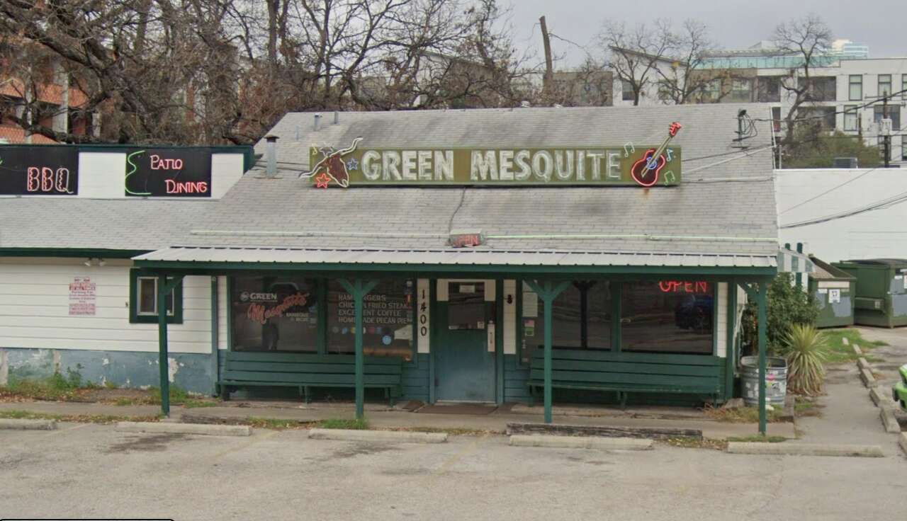 Man dies after being hit, trapped by lightning-struck tree at Texas BBQ ...
