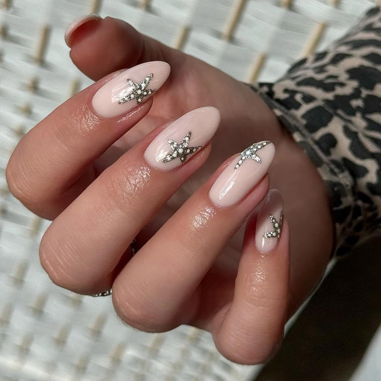 10 long-lasting builder gel manicures to keep your almond shaped nails ...