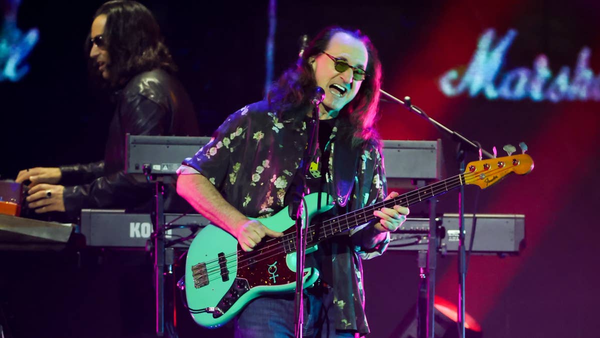 Geddy Lee reveals his trick for singing and playing 'Anarchist' live