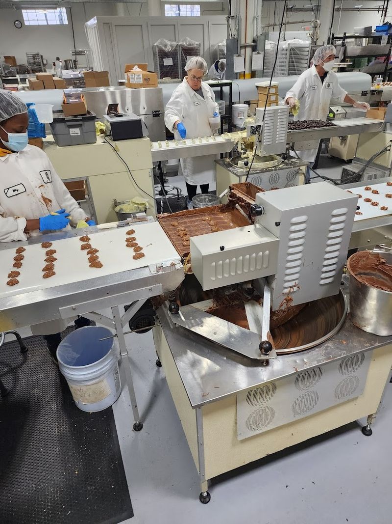 10 Missouri factory tours that make for a surprisingly fun day trip