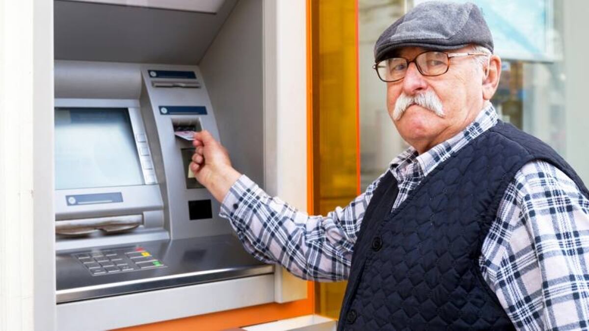 Los bancos argentinos harán un único depósito a jubilados entre el ...