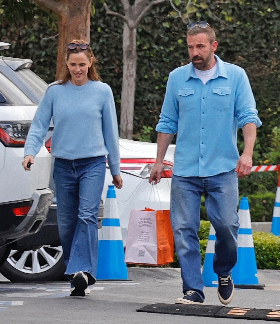 Exes Ben Affleck and Jennifer Garner match in blue in LA outing