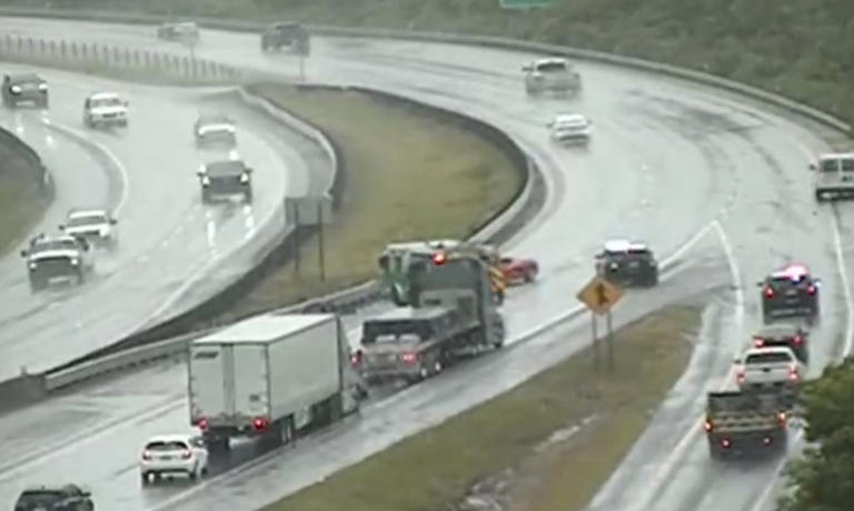 Delays in effect on I-64 westbound after crash