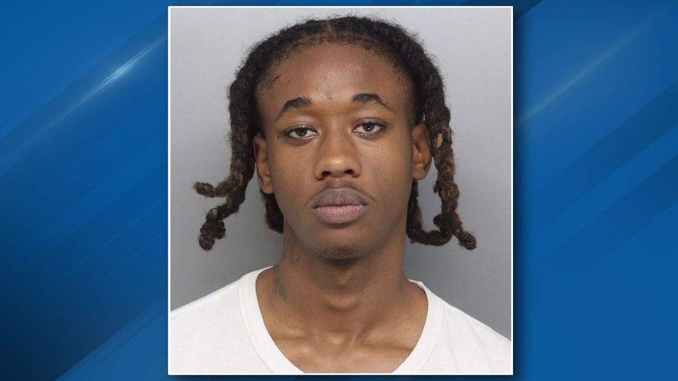 18-year-old accused of grabbing gun at Cincinnati youth facility