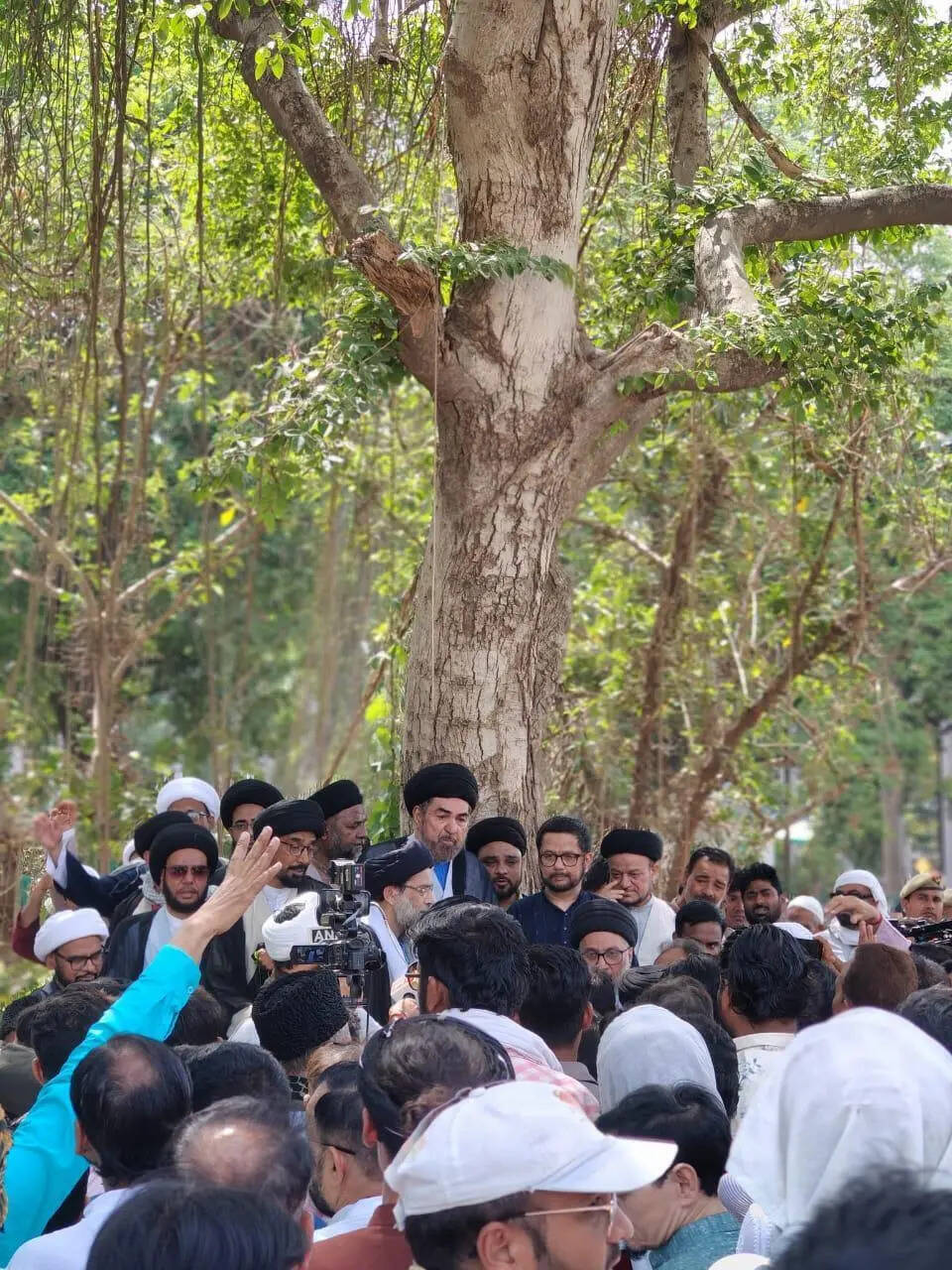 Shia clerics oppose construction works near Rumi Darwaza