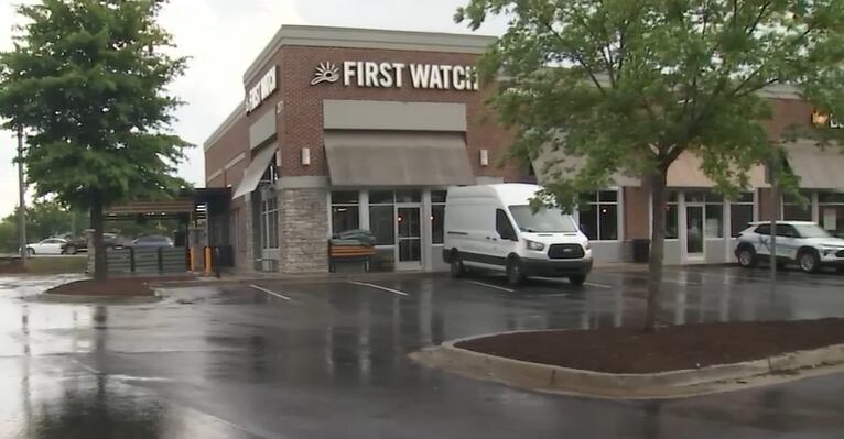 Woman stabbed at Ga. restaurant in seemingly random attack