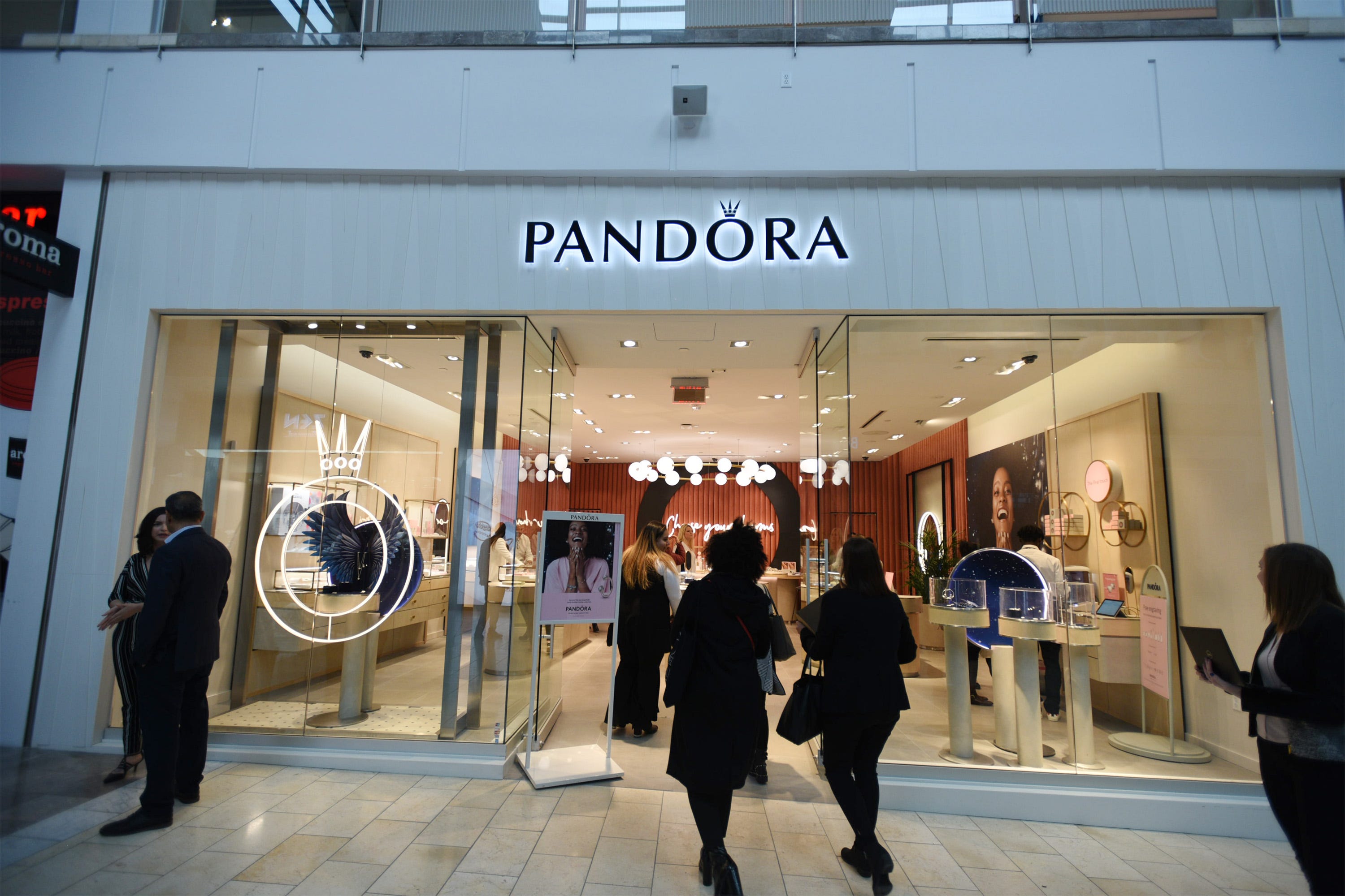 New Pandora jewelry store coming to The Corners of Brookfield