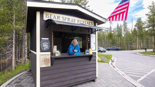 How to use bear spray safely: Dos and don'ts for hikers, campers and ...