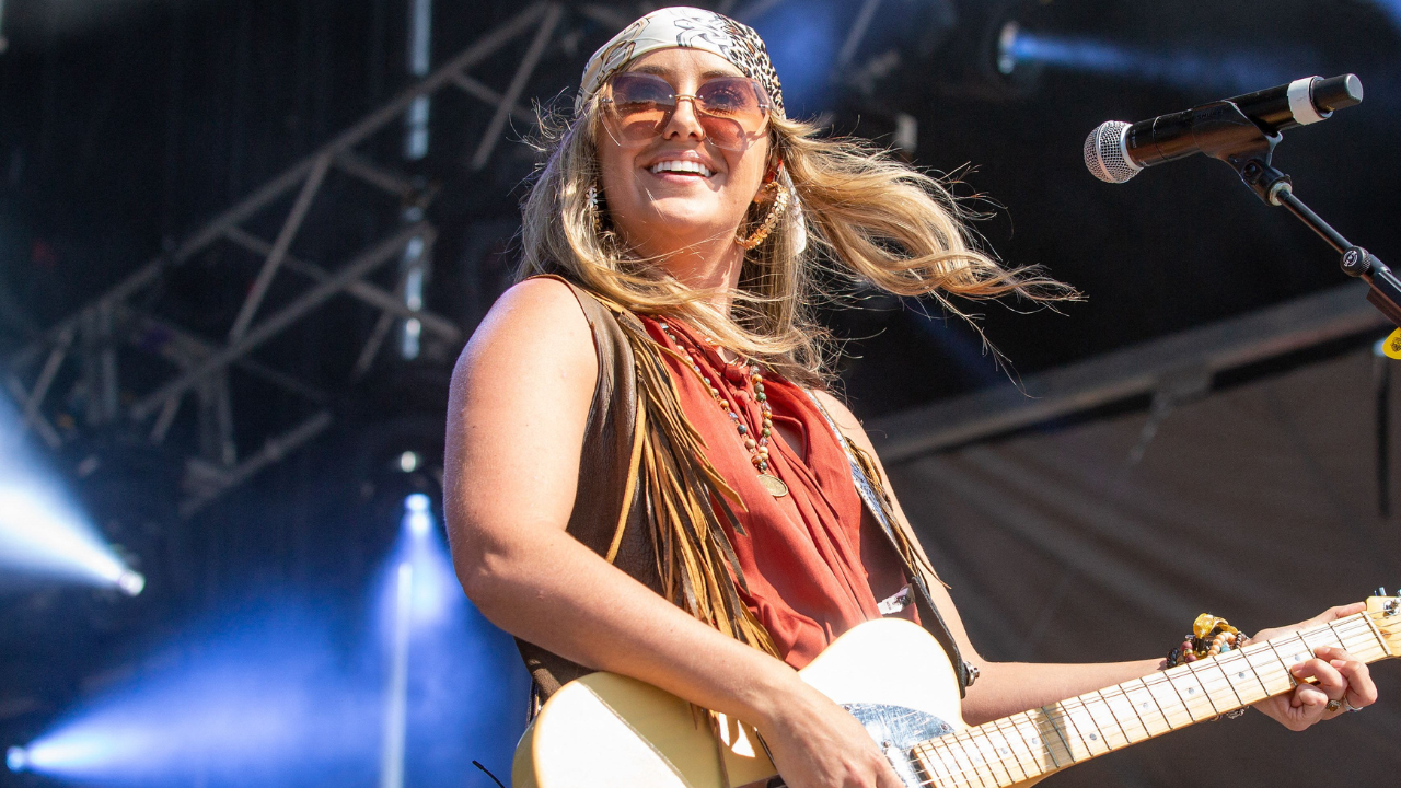 Country fans keep saying the same thing about Lainey Wilson