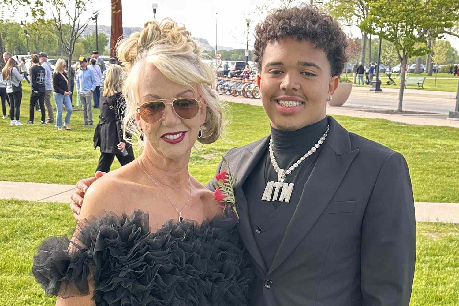 High schooler helps grandma live out dream by taking her to prom, but ...