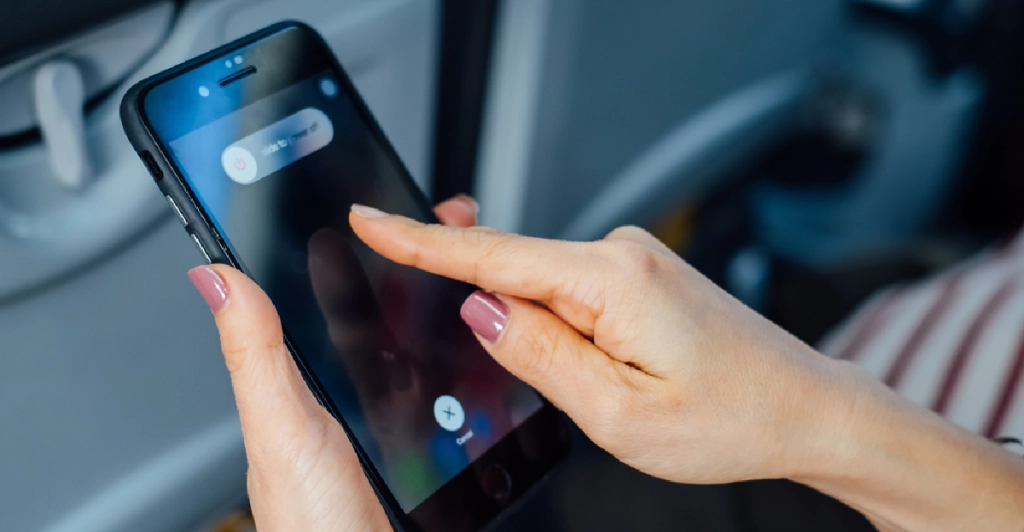 Pilot förklarar varför mobiler ibland måste stängas av helt på flyg