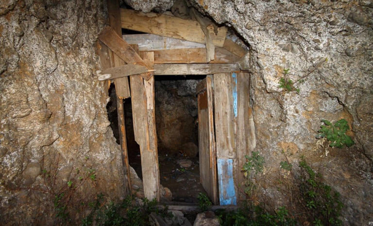 Archaeologists uncover a hidden chamber beneath a Ukrainian castle ...