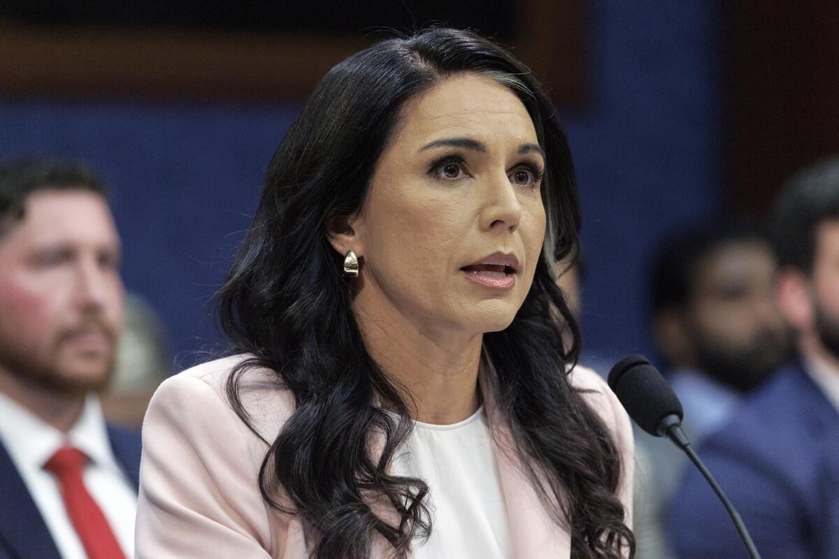 ¿Quién es Tulsi Gabbard, la exdirectora de Inteligencia de EU que ...