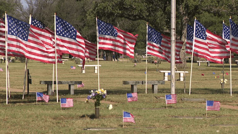 Memorial Day weekend begins as volunteers place flags on fallen ...