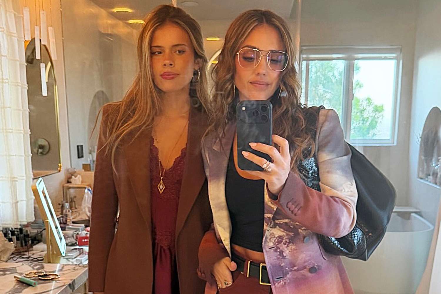 Jessica Alba and daughter Honor, 17, are monochromatic twins in new ...