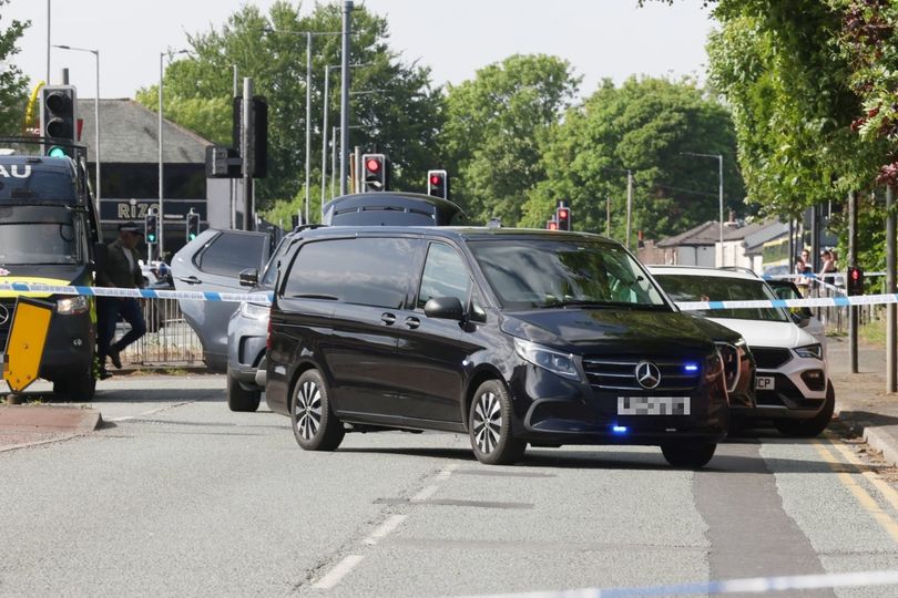 Suspect shot by armed cop after failing to stop and driving directly at ...