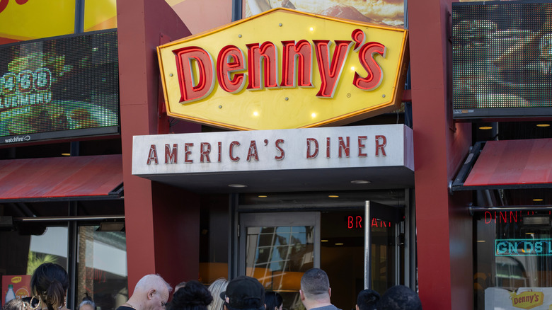 13 signs Denny's is struggling to stay in business