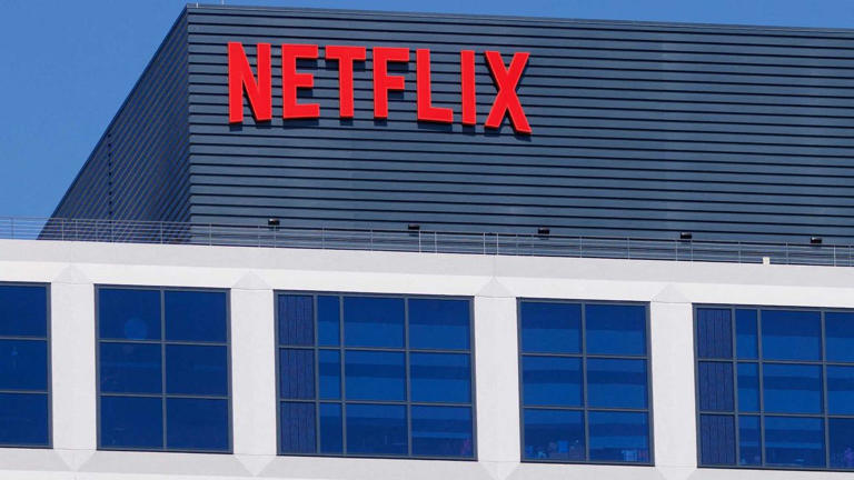 Thousands demand Netflix pay George Floyd's family after MAGA comedian ...