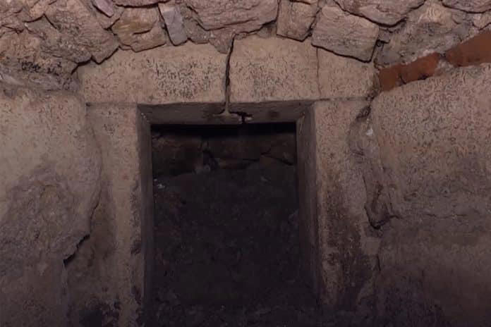 Archaeologists uncover a hidden chamber beneath a Ukrainian castle ...