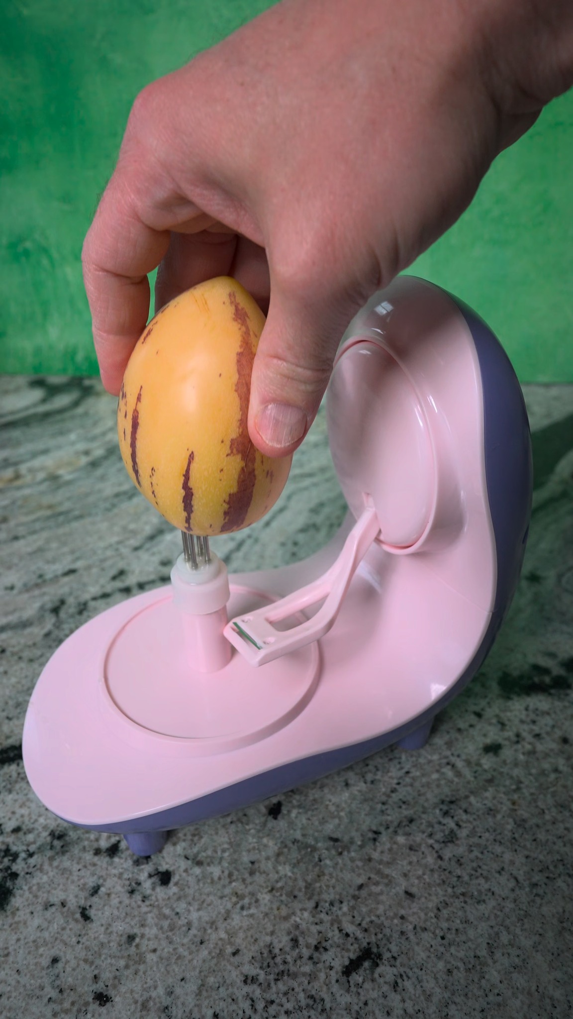 A simple way to peel a watermelon