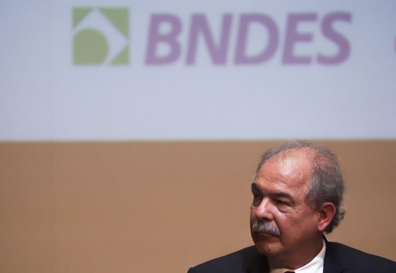 BNDES vende ações de Petrobras e Axia em maio, dizem fontes