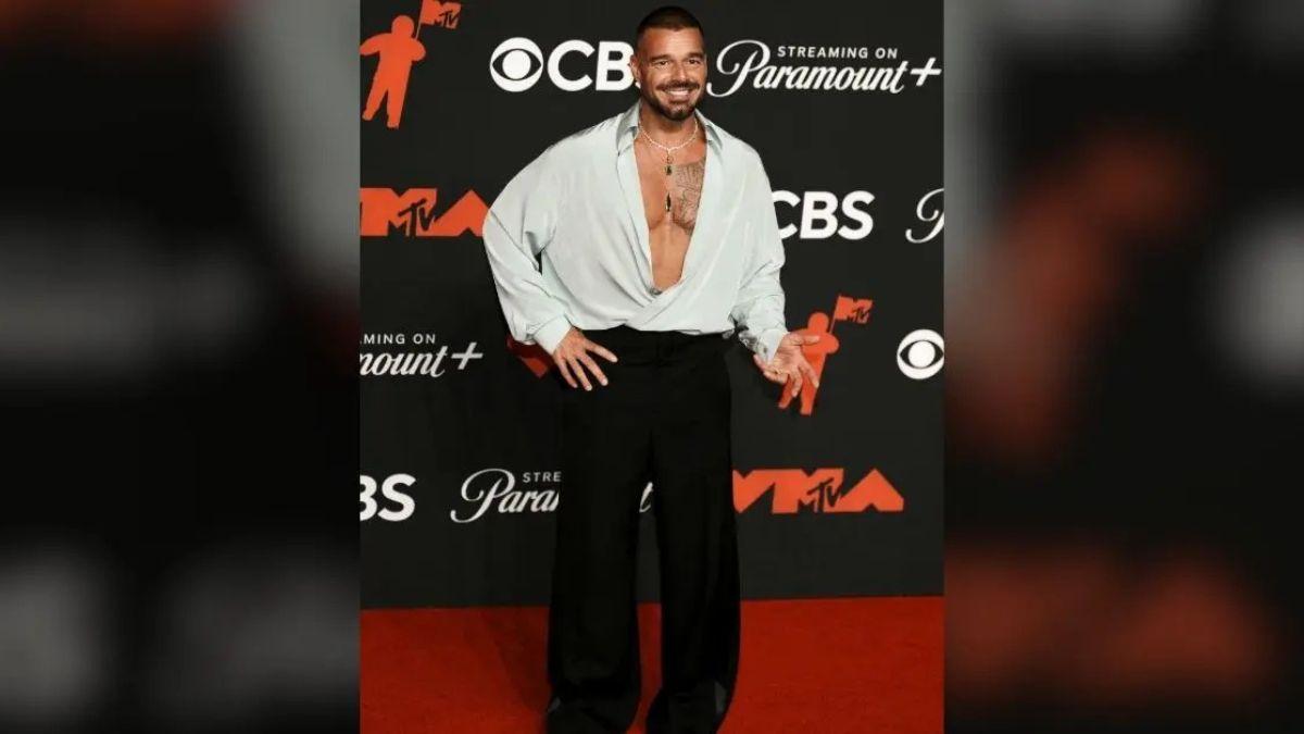 Chaos erupts at Ricky Martin concert as singer is rushed off stage mid ...