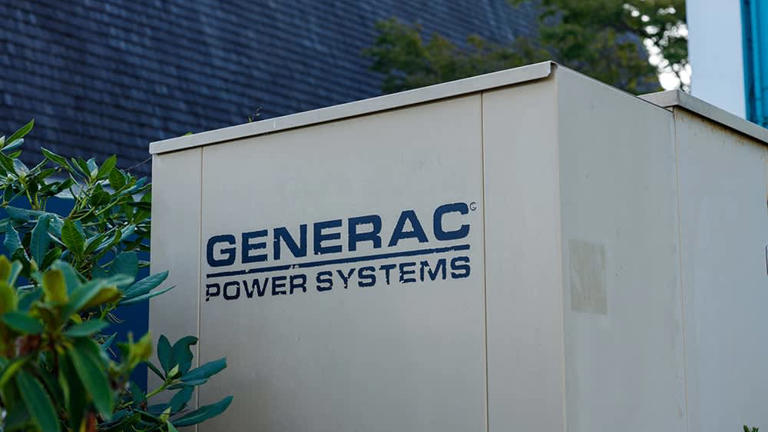 Analyst upgrades AI data center play on potential deals. Stock crosses ...