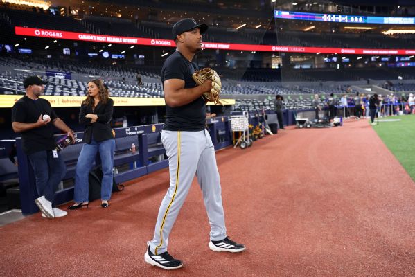 Pirates call up prospect Esmerlyn Valdez, start him in RF