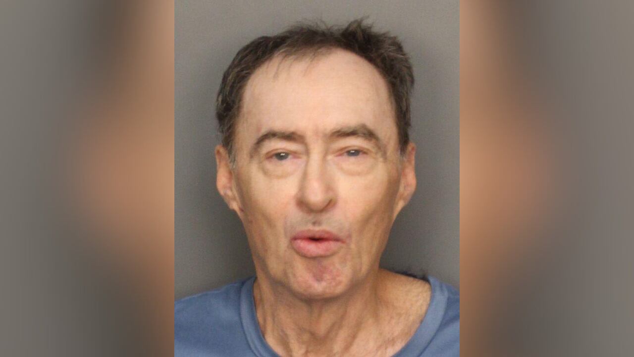 Man arrested after allegedly stalking Mulga mayor