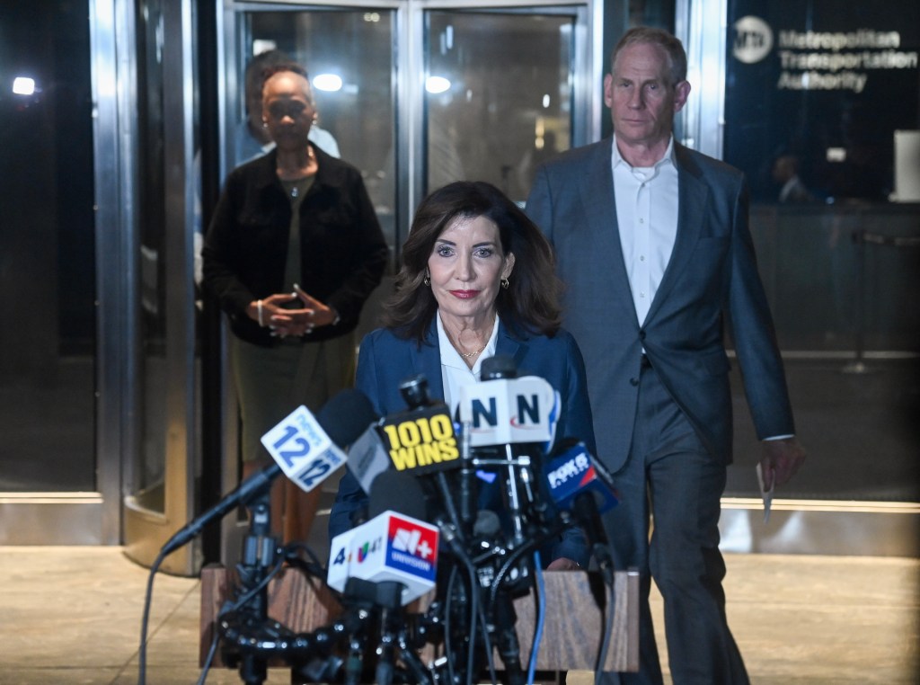 Gov. Hochul strikes $557M sweetheart pension deal — with Albany only ...