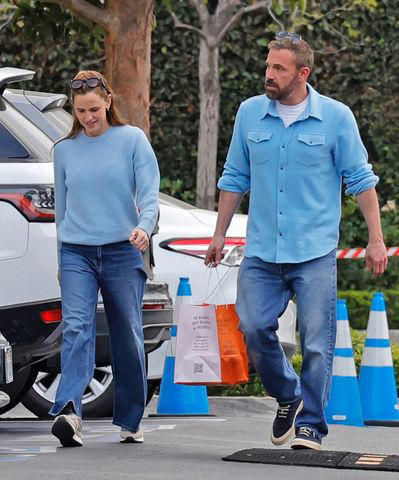 Ben Affleck and Jennifer Garner spotted in twinning blue looks while ...