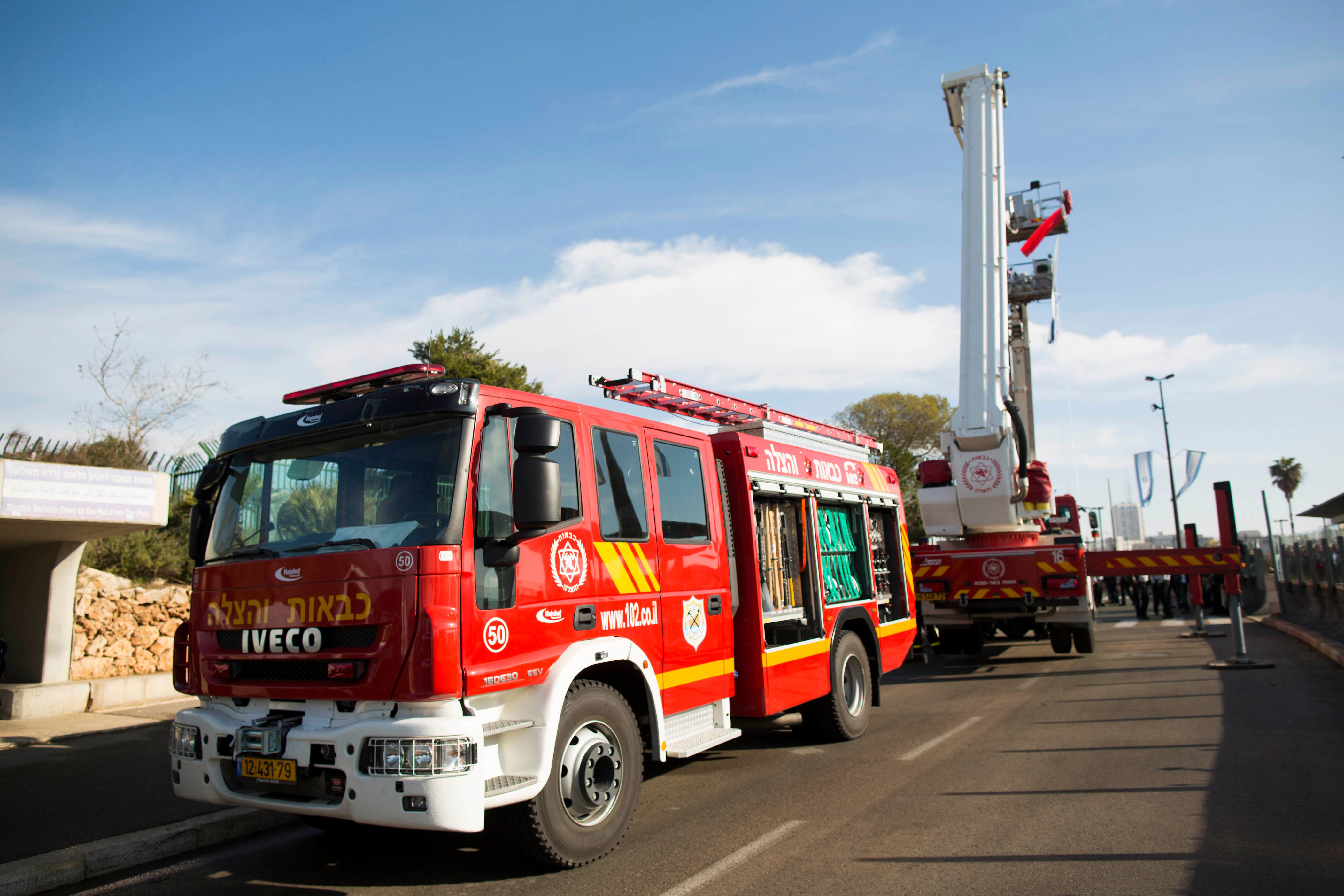 Man wanted for questioning lights himself on fire as police arrive in ...